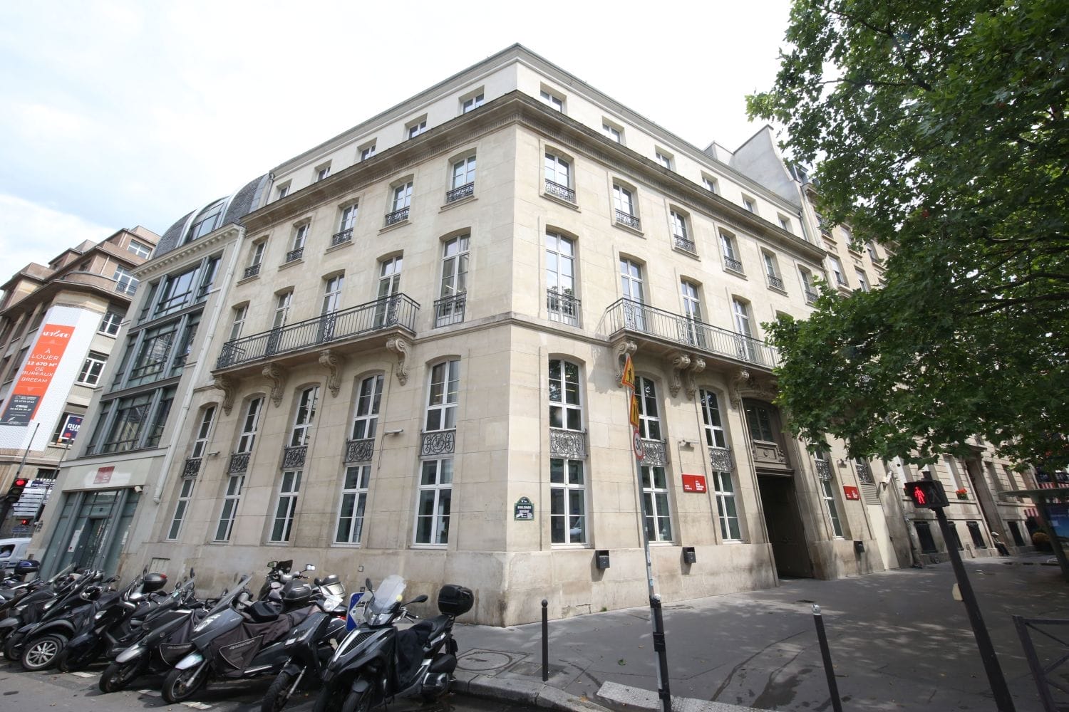 Découvrez Le Campus Parisien De L'EM Lyon Business School : Le Tremplin ...